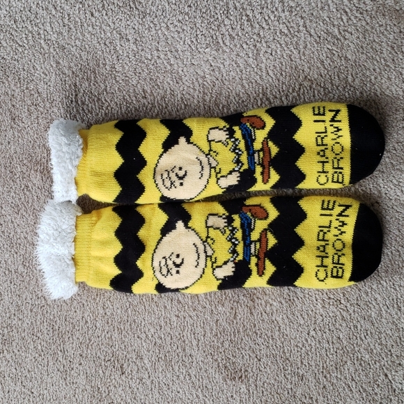 Peanuts | Shoes | Peanuts Charlie Brown Sherpa Lined Slipper Socks ...